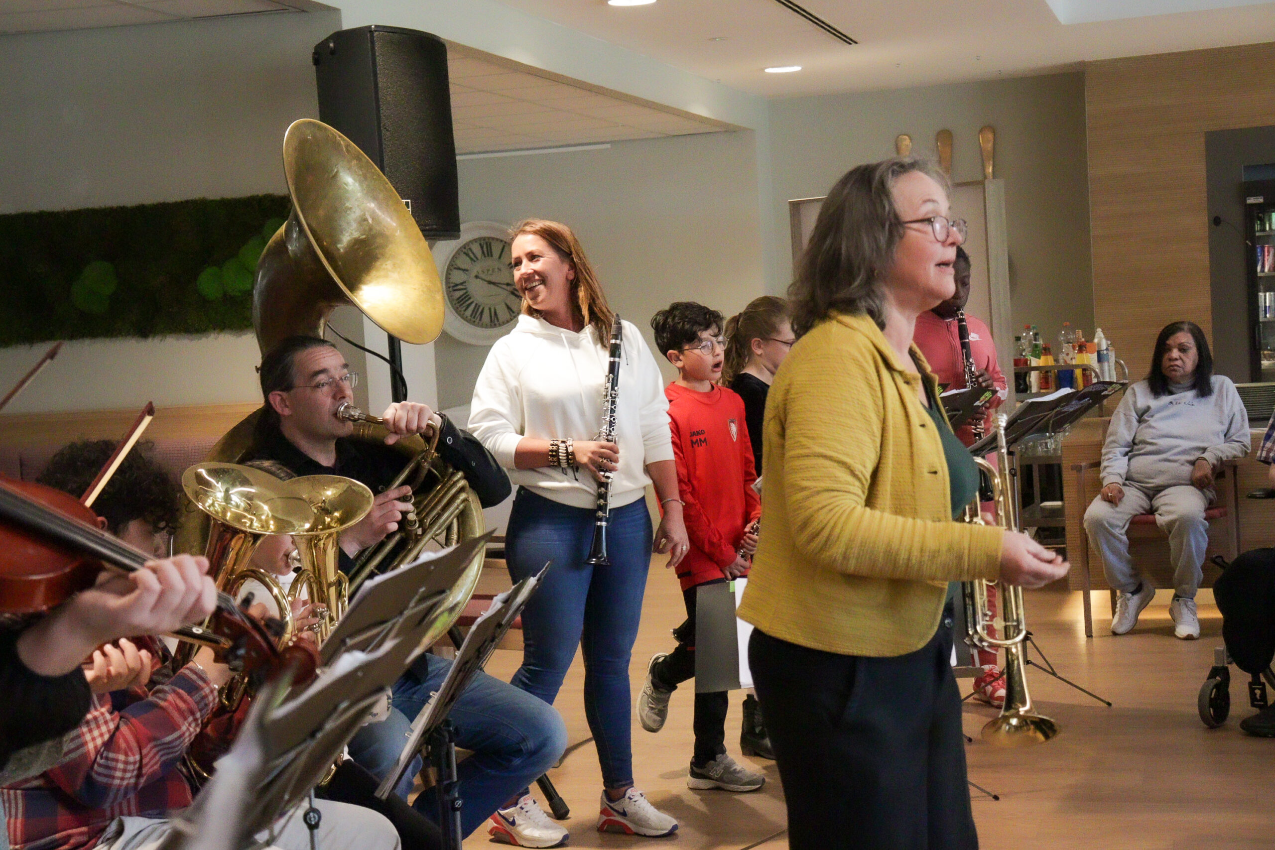 Wijktalent Orkest Nieuw-West brengt muzikale magie bij Cordaan Hof van ...